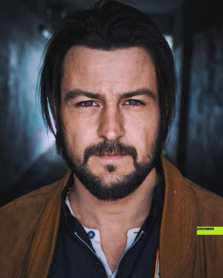 Biografi Tyler Hynes